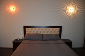 Quarto Duplo Comfort, 1 cama king-size, vista para o jardim | Cofre no quarto, secretária, quartos insonorizados 