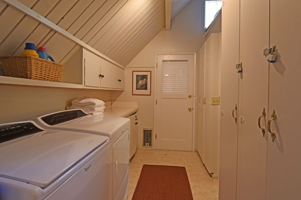 Unwind At Woodland Chalet | Large Deck W\/ Bbq | Only 2 Mi From Beach Access - Lake Tahoe
