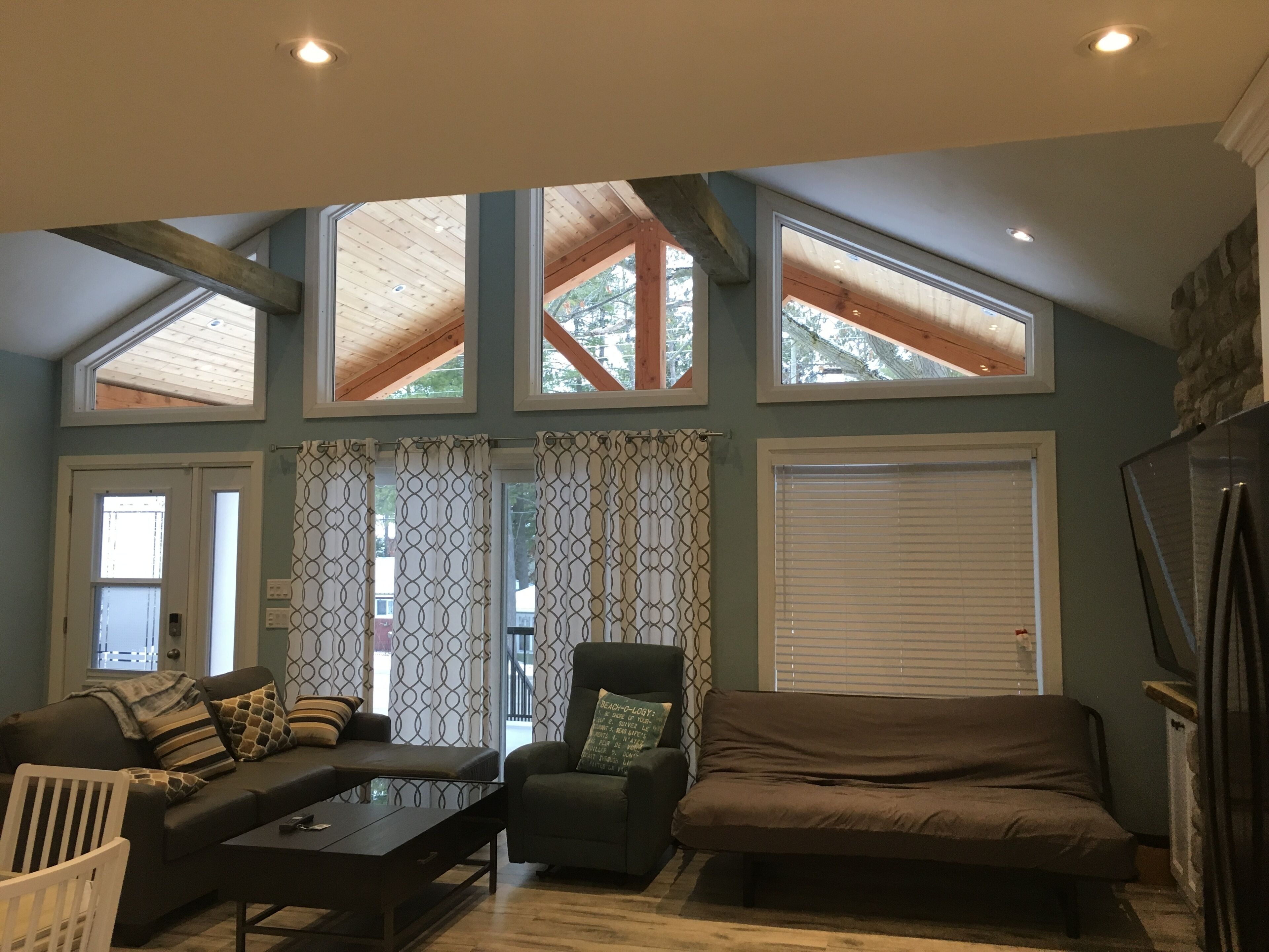 2 Minute Walk To Beach. <Br>30 Minute Drive To Blue Mountain Ski Resort. - Wasaga Beach