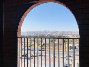 Quarto triplo básico, várias camas | Terraço/pátio