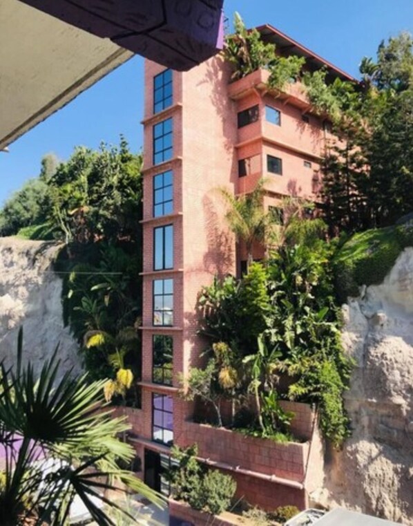 Fachada da propriedade