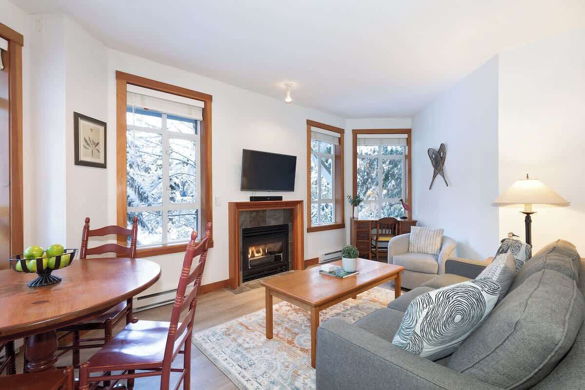 Mountain Townhouse W/ Fireplace & Bbq - Whistler Blackcomb