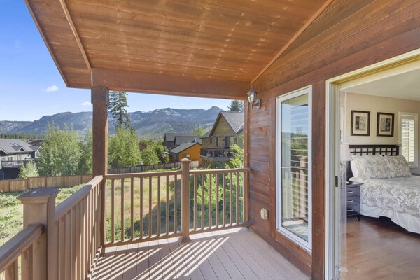 Mule Meadows | Classy, Split Level South Tahoe Home! - South Lake Tahoe, CA