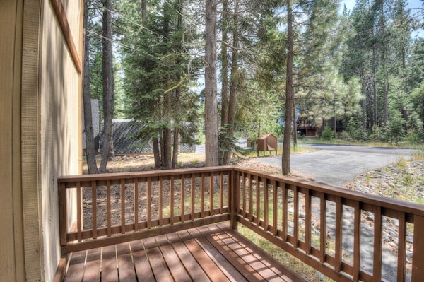 Glacier Forest Getaway | Hoa Access! - Truckee, CA