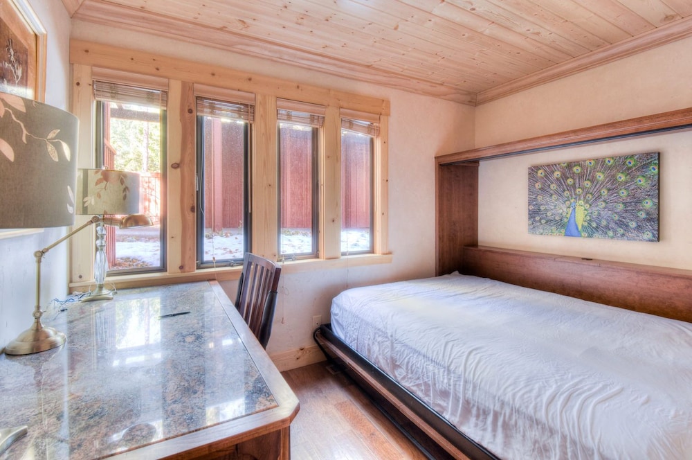 Crystal Shores Villa Lake Views & Hiking - Carson City, NV