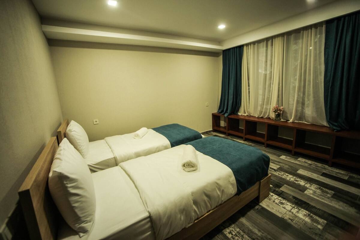 Quarto Familiar, varanda | Roupa hipoalergénica, minibar, cofre no quarto, secretária 