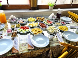 Pequeno-almoço tipo buffet diário incluído 