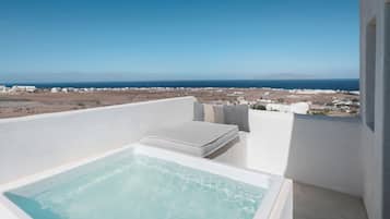 Superior Suite with Sea View and Outdoor Hot Tub | 1 quarto, roupas de cama de algodão egípcio, roupas de cama premium