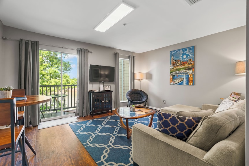 Captain's Quarters Riverfront #3 - FirstBank Stadium