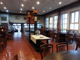 Café da manhã com pratos da culinária local grátis todos os dias