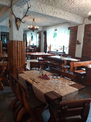 Pequeno-almoço preparado no momento diário (25 RON por pessoa) 