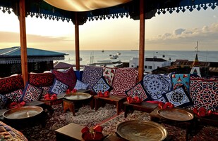 Café da manhã, almoço e jantar; culinária do Oriente Médio