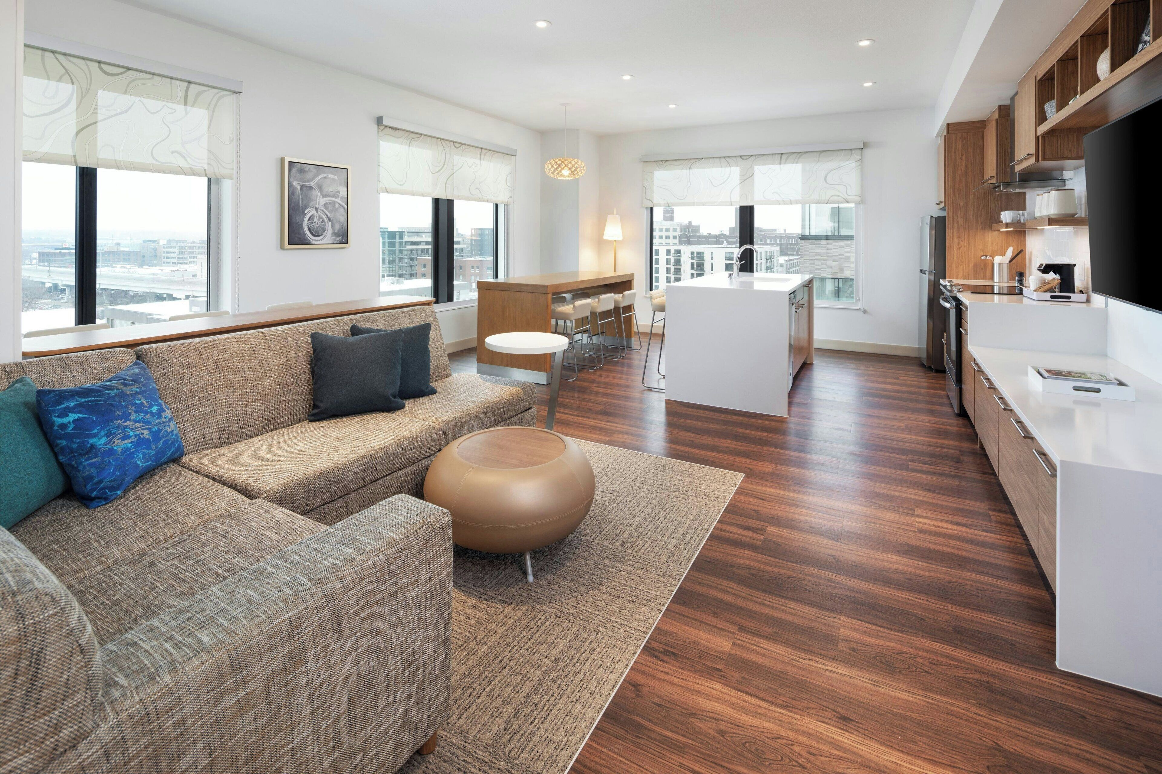 Estúdio, 3 quartos, no canto | Roupa de alta qualidade, cofre no quarto, secretária 