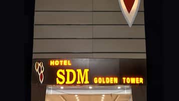 Fachada do alojamento (tarde/noite)