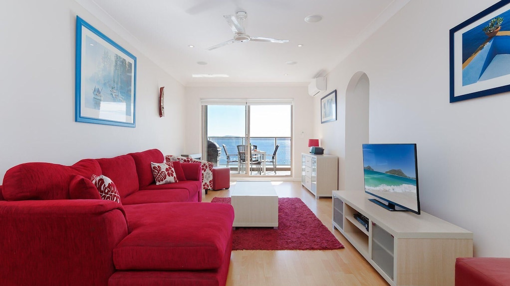 Kiah 1, 53 Victoria Parade - First Floor Unit With Stunning Views, Wi-fi And Aircon, - Port Stephens
