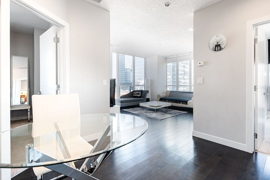 ¡Suite Ejecutiva En Una Ubicación Privilegiada Con Comodidades Exclusivas! - Edmonton