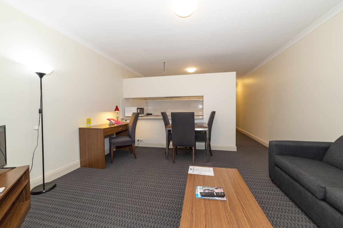 Apartamento, 1 quarto | Individualmente mobiliados, escrivaninha