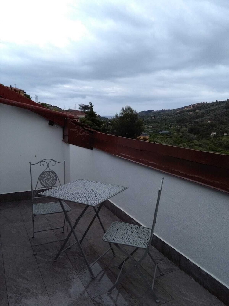 Newly Renovated Apartment Top Floor Stone House - Imperia