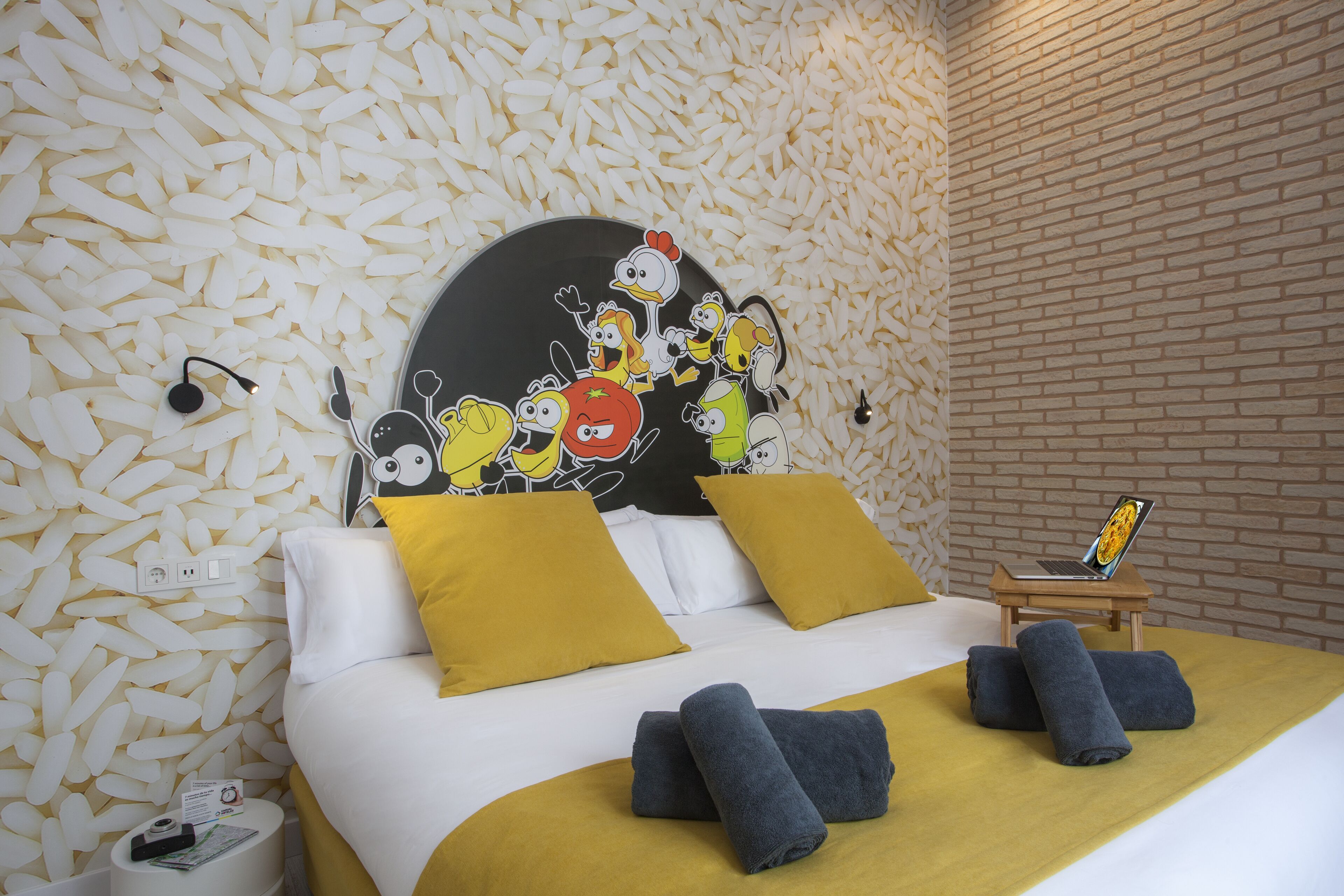Quarto Duplo Superior | Minibar, cofre no quarto, secretária, cortinas/cortinados opacos 