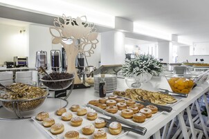 Pequeno-almoço completo diário incluído 