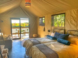 Tenda (River Tent 4) | Com decoração personalizada, com mobília individualizada 