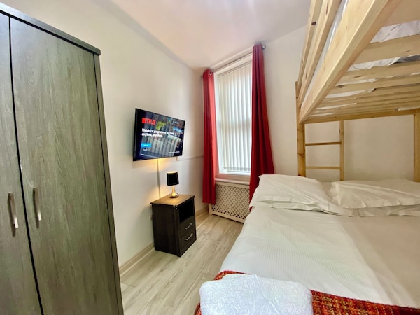 Simpson Beach View Apartments - Sandcastle Waterpark, Blackpool