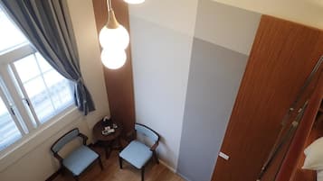Quarto casal design, vista para o canal | Escrivaninha, cortinas blackout, camas extras/dobráveis (sobretaxa)