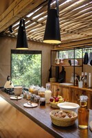 Café da manhã completo grátis todos os dias