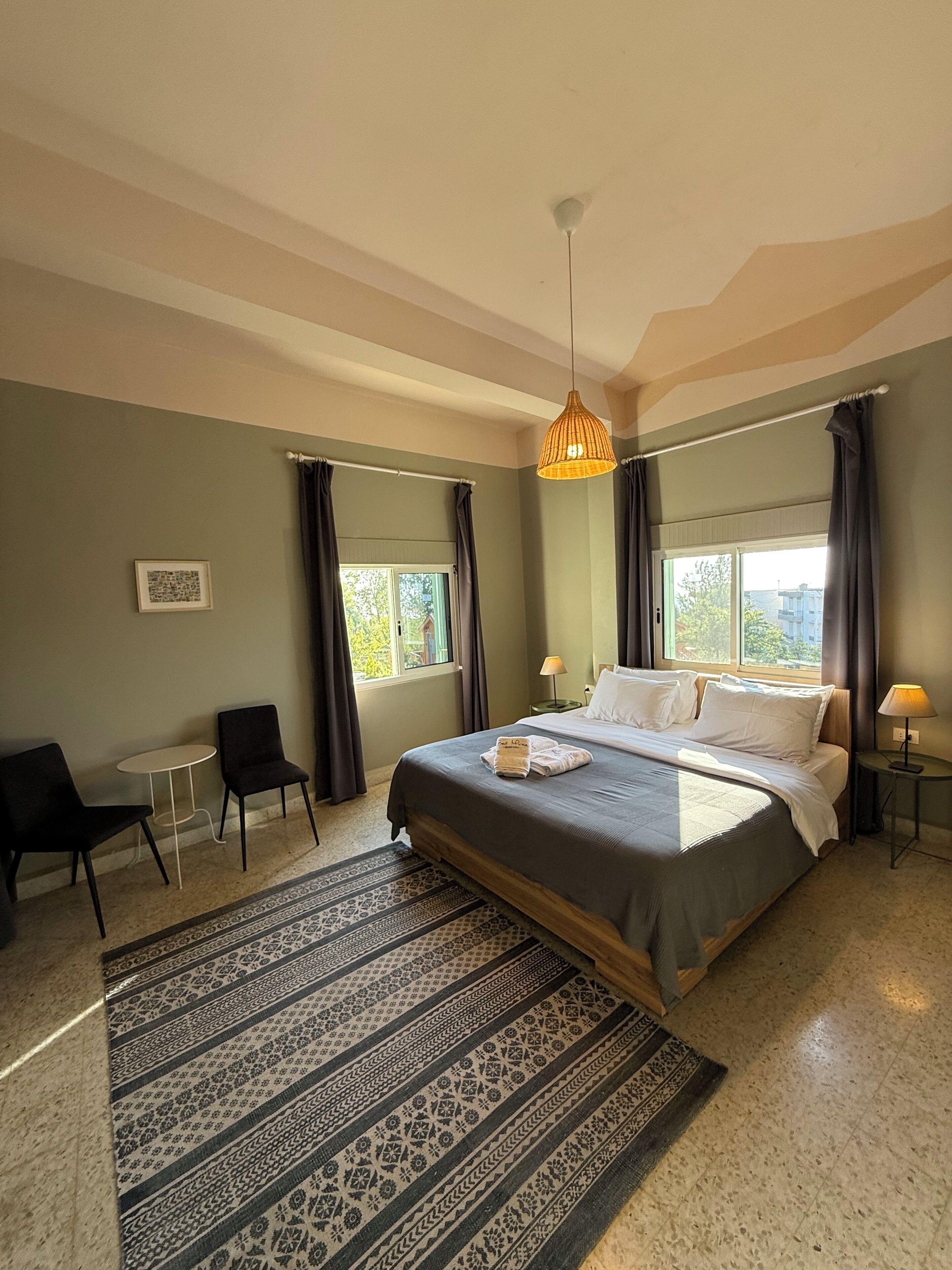 Quarto Duplo Comfort | Minibar, cofre no quarto, secretária 