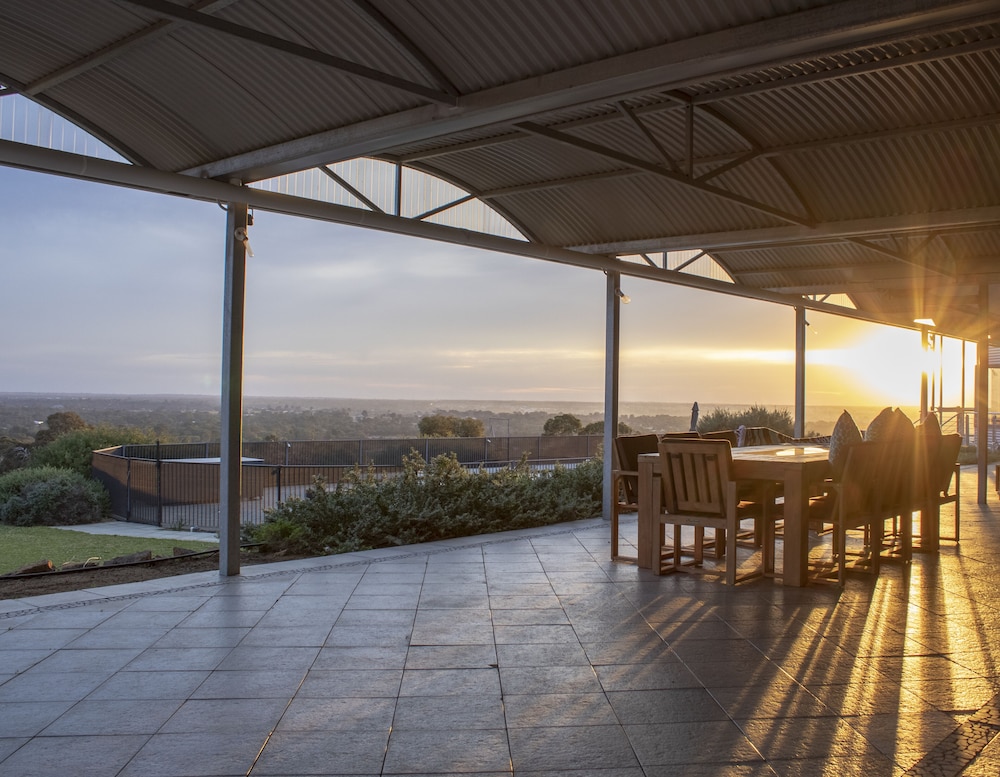 Swan Valley Heights Merino Manor - John Forrest National Park