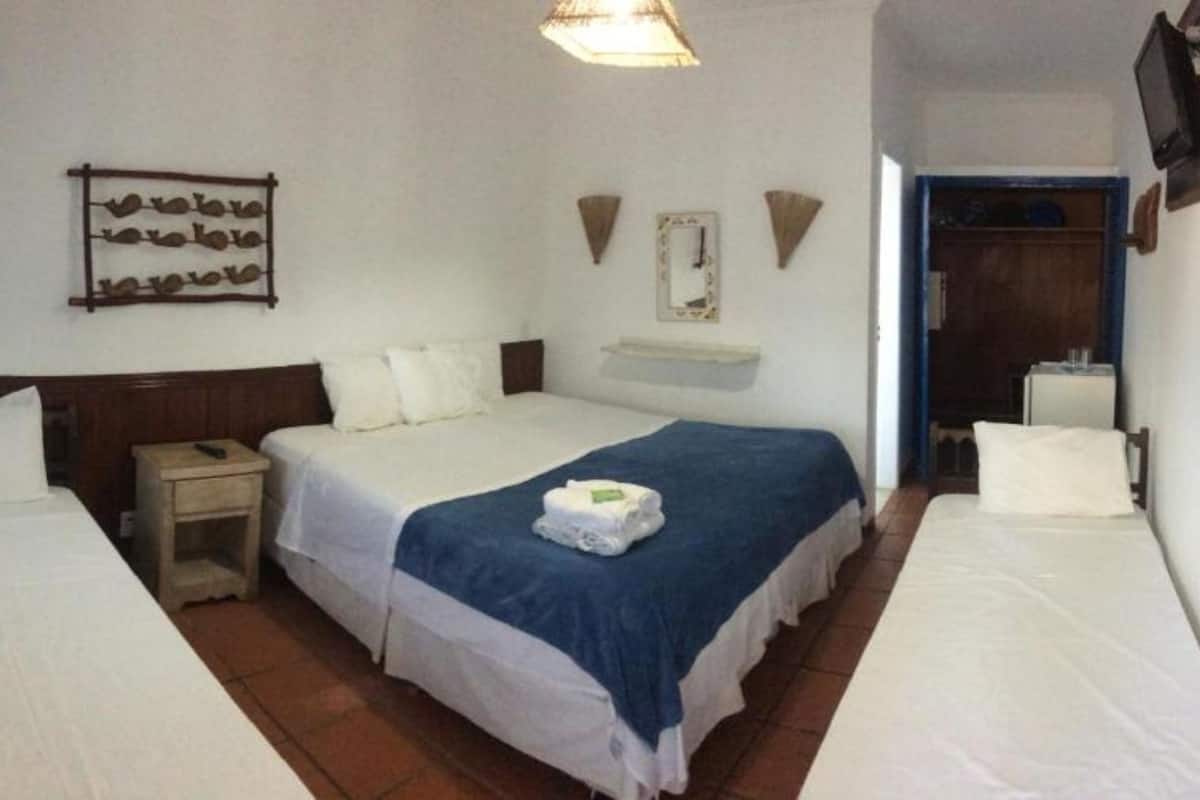 Quarto quádruplo superior | Frigobar, cofres nos quartos, cortinas blackout
