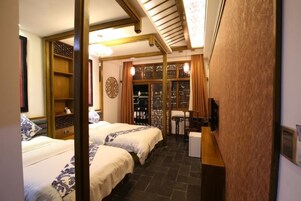 Quarto Twin Deluxe, vista para o rio | Secretária, cortinas/cortinados opacos, Wi-fi grátis