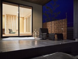 Quarto Premium, não fumadores | Casa de banho | Um polibã e uma banheira separados, banheira de água mineral 