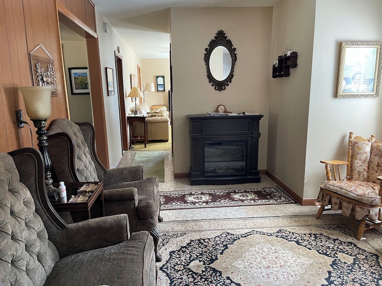 Big Pine Cabin/ 4 Bedrooms/ 1 1/2 Bath - Colorado