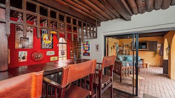 Pequenos-almoços servidos, cozinha local e internacional