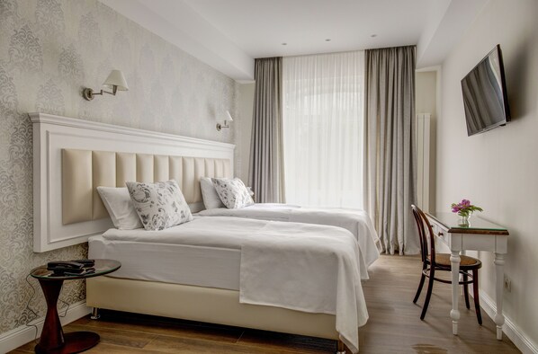 Standard Room | Roupa de alta qualidade, minibar, cofre no quarto 