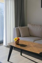 Suíte standard, vista para a cidade | Roupas de cama premium, frigobar, cofres nos quartos