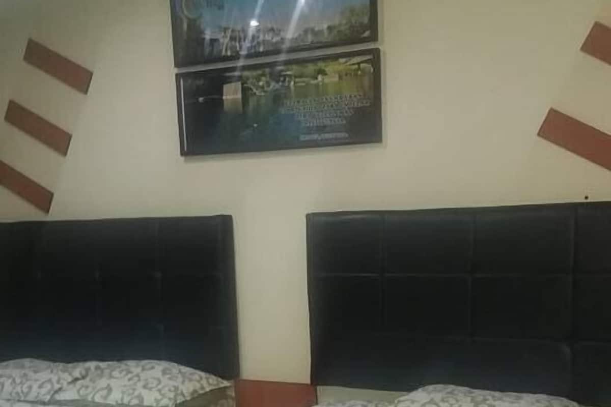 Quarto Básico, 2 camas de casal | Wi-fi grátis, roupa de cama fornecida