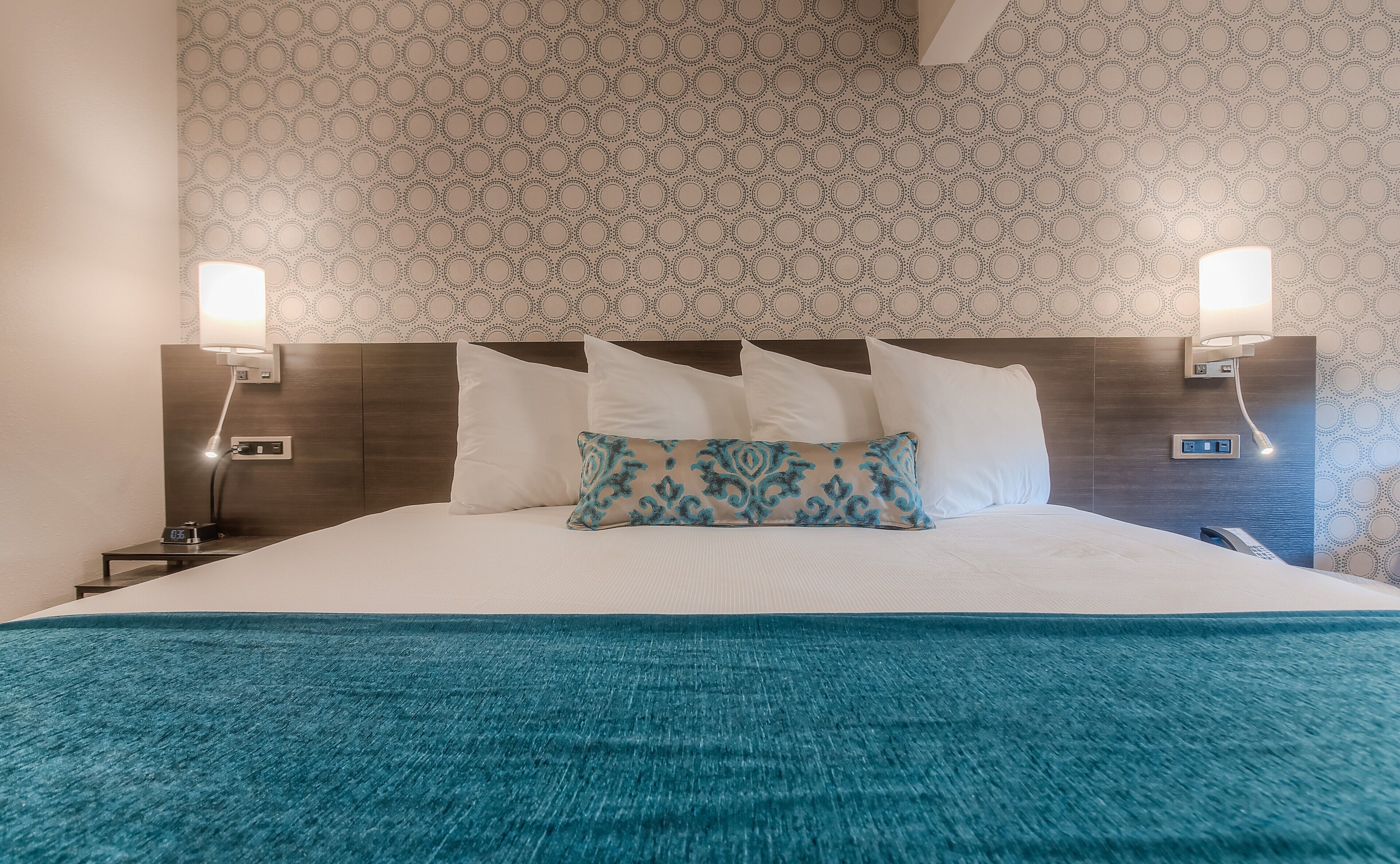 Quarto | Roupa de alta qualidade, secretária 