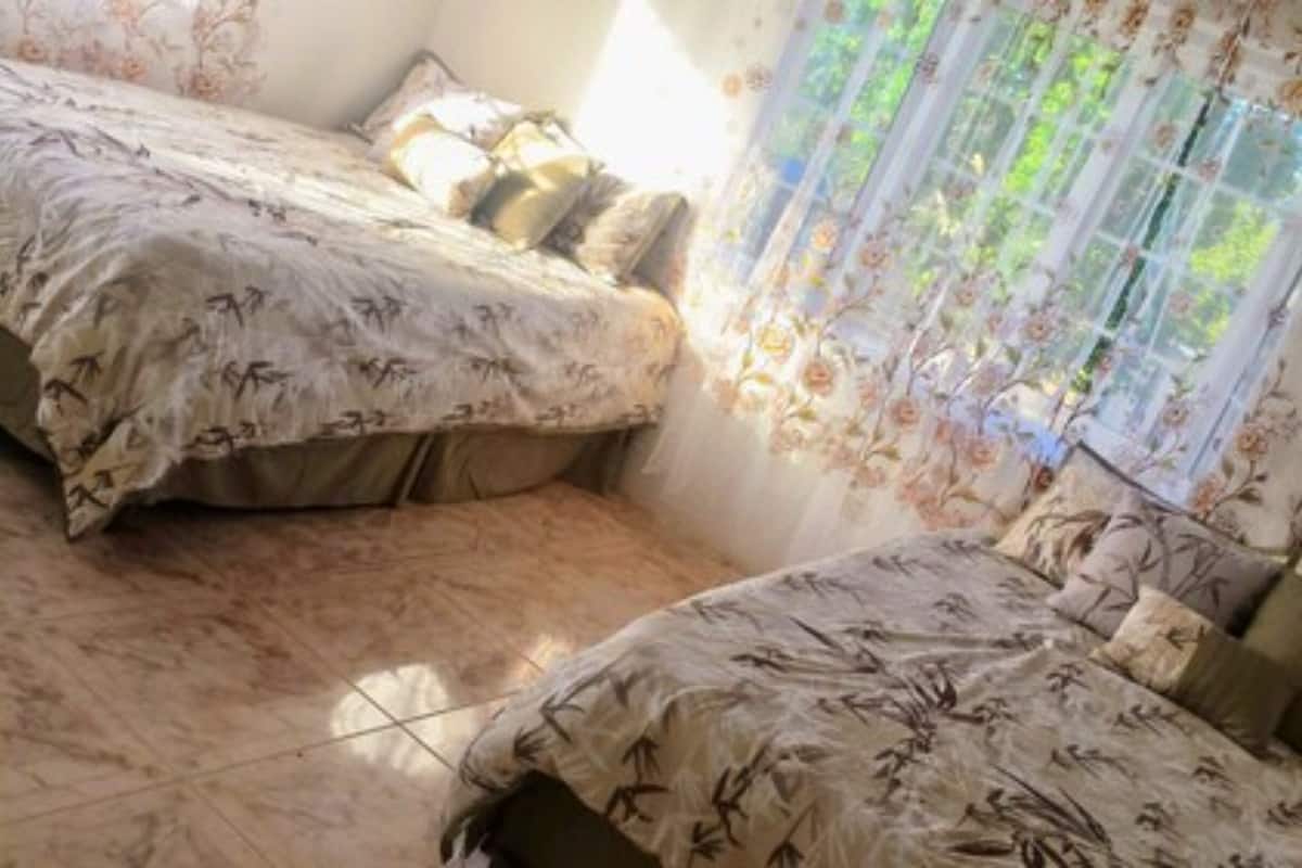 Quarto Duplo Tradicional, 2 camas de casal, não fumadores | 3 quartos, com mobília individualizada, ferro/tábua de engomar