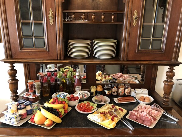 Pequeno-almoço tipo buffet diário incluído