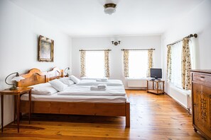 Quarto casal (5) | Cofres nos quartos, cortinas blackout, Wi-Fi de cortesia, roupa de cama