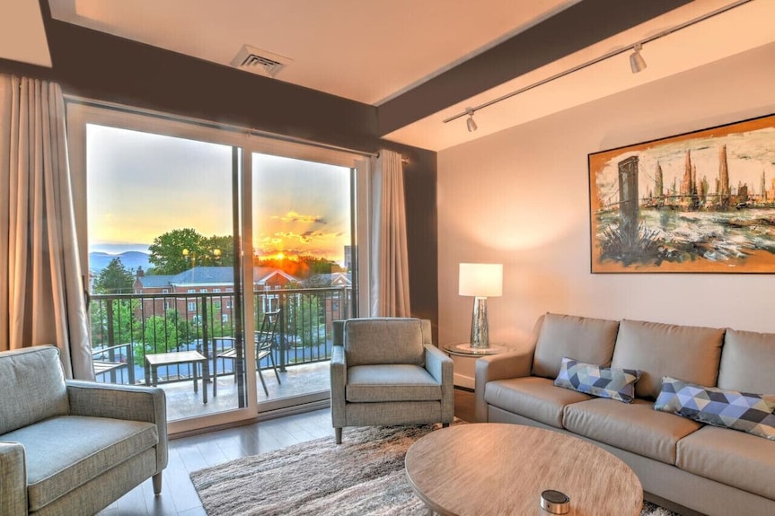 Large Sunset Balcony Two Bedroom - Asheville, NC