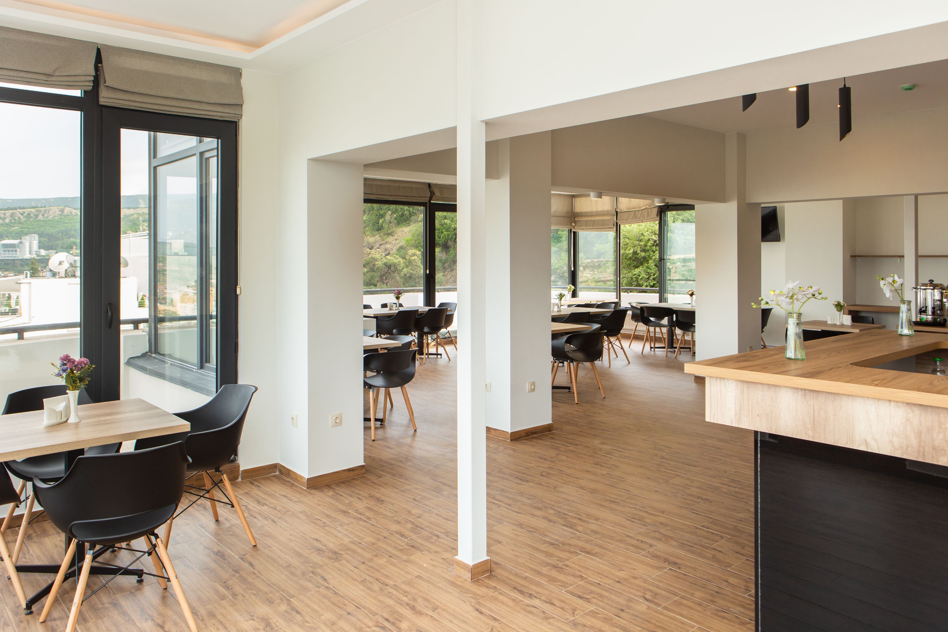 Café da manhã continental todos os dias (GEL 25 por pessoa) 