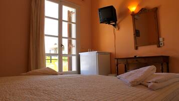 Quarto Triplo | Cofre no quarto, ferro/tábua de engomar