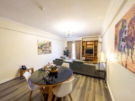 Suite Executiva, varanda | 1 quarto, roupa de alta qualidade, cofre no quarto, secretária 