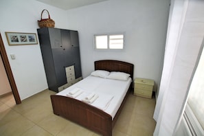 Apartamento família, 2 quartos, para não fumantes | Escrivaninha, ferros/tábuas de passar roupa, Wi-Fi de cortesia