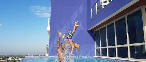 Piscina exterior, da(s) 8:00 à(s) 22:00, espreguiçadeiras