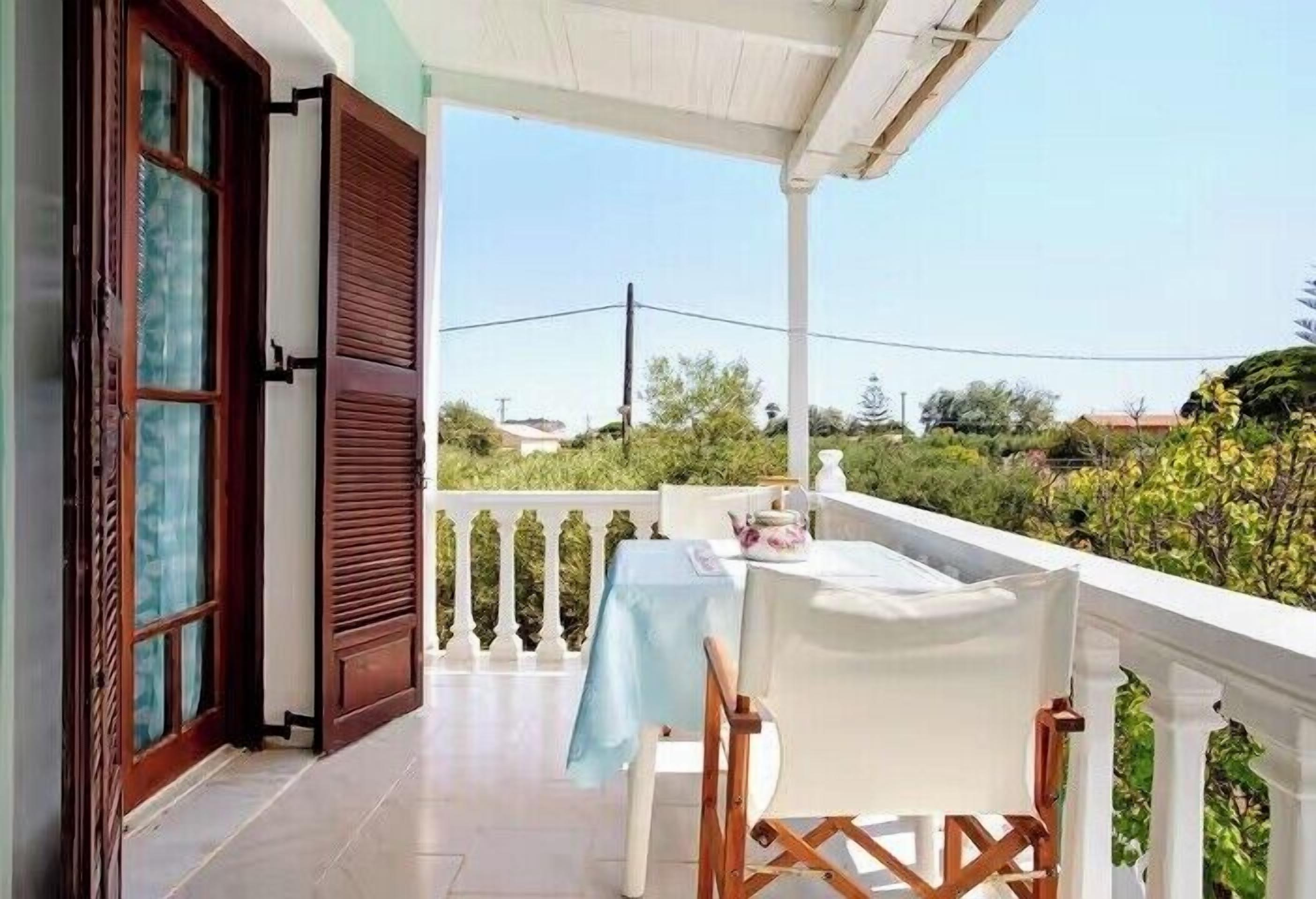 Apartamento, vista para o mar | Sala de estar | TV de ecrã plano, brinquedos 