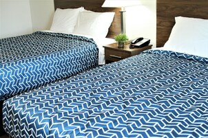 Quarto Duplo, 2 camas queen-size | Cortinas/cortinados opacos, Wi-fi grátis, roupa de cama fornecida 